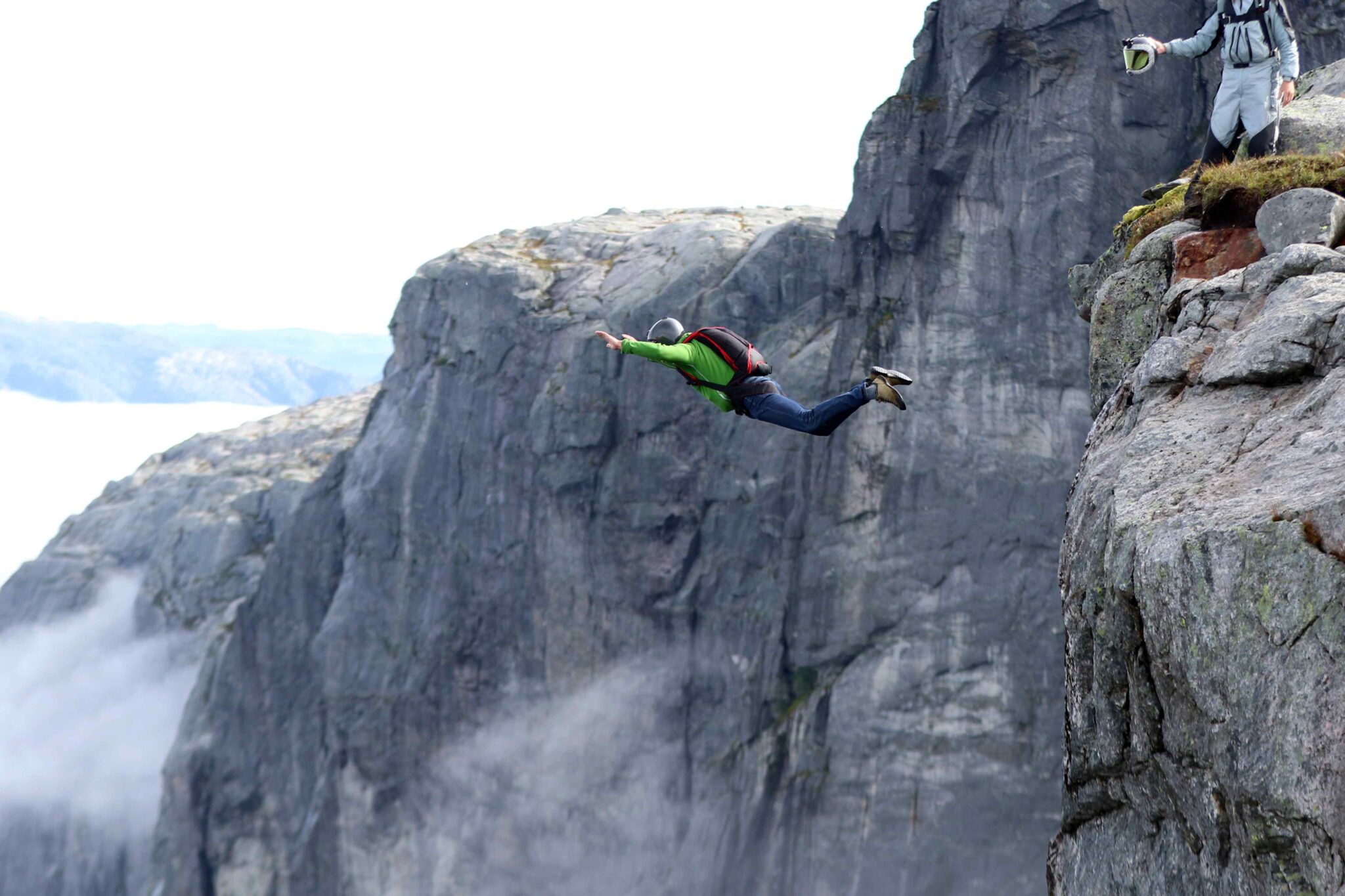 BASE Jumping – A Beginner’s Guide to This Extreme Sport - Funderhub
