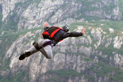 BASE Jumping – A Beginner’s Guide to This Extreme Sport - Funderhub
